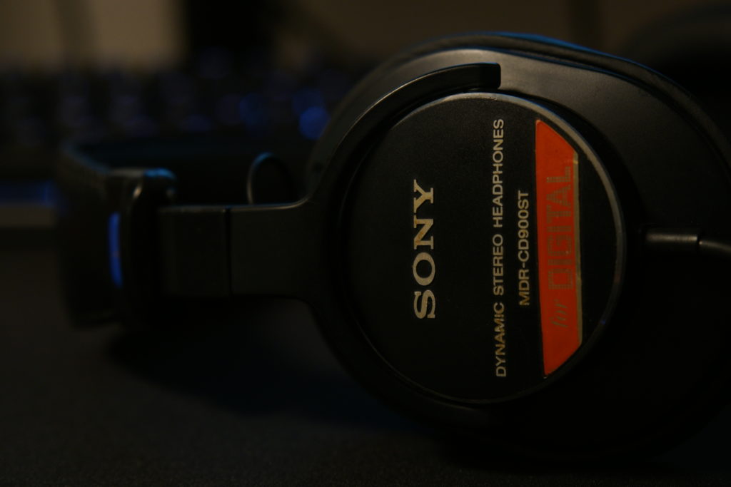 『MDR-CD900ST』SONYが生んだ世界標準モニターヘッドフォンをレビュー